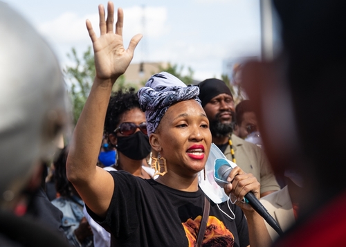 Deadline Detroit | One killed as police and protesters clash in Detroit