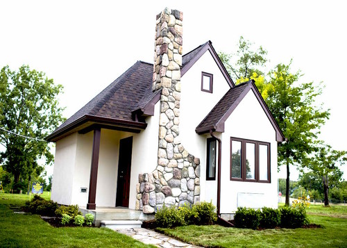 Deadline Detroit | Nonprofit Unveils First of 25 Tiny Homes in Detroit